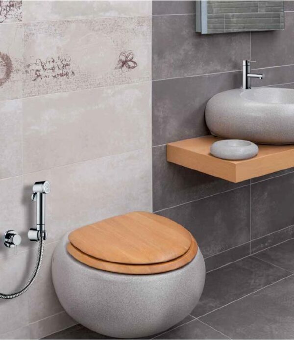 Brida . Il Wc è Meglio con Brida grondante o senza Brida